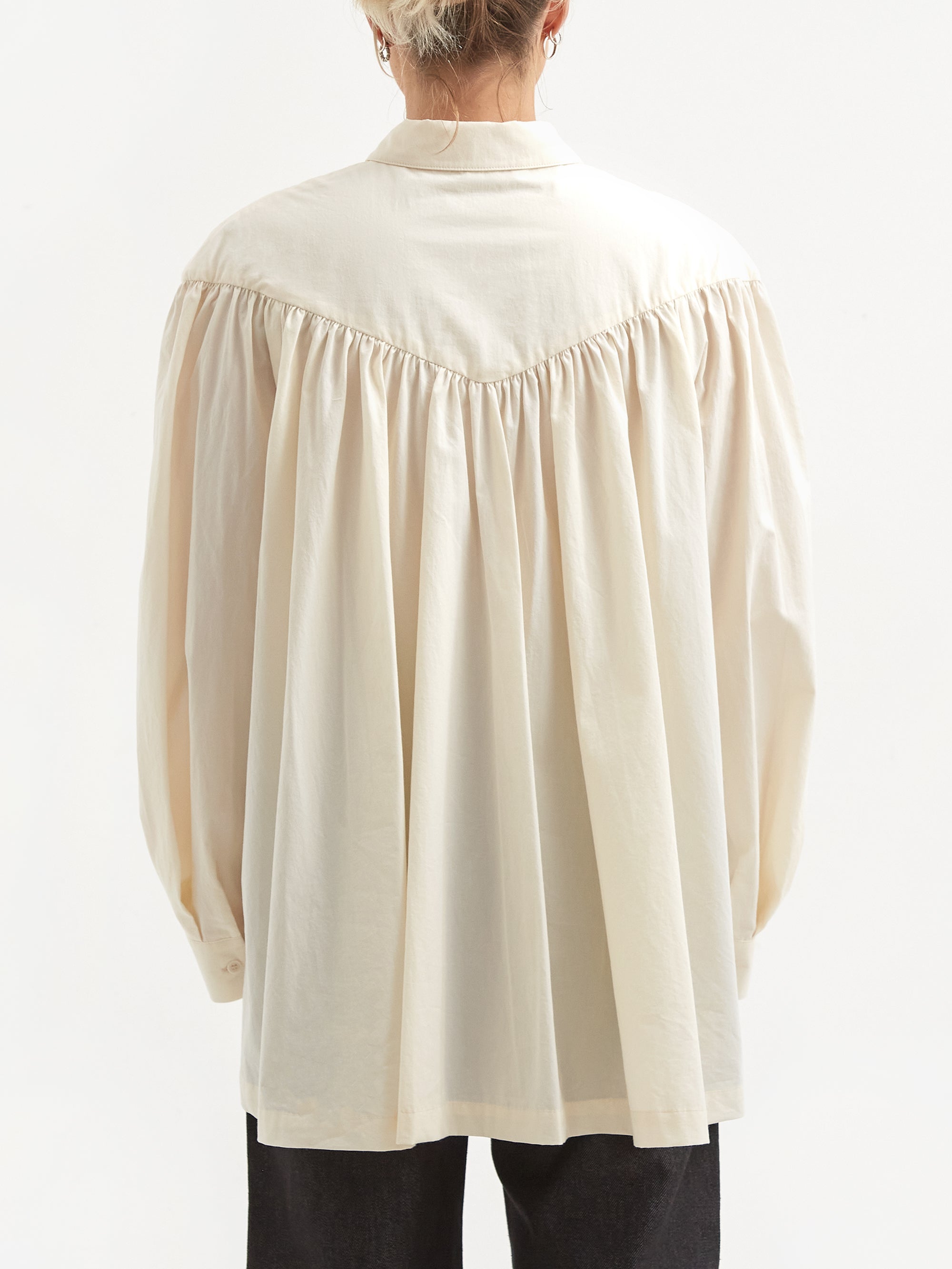 AMOMENTO Yoke Shirring Shirt - Ecru – Goodhood