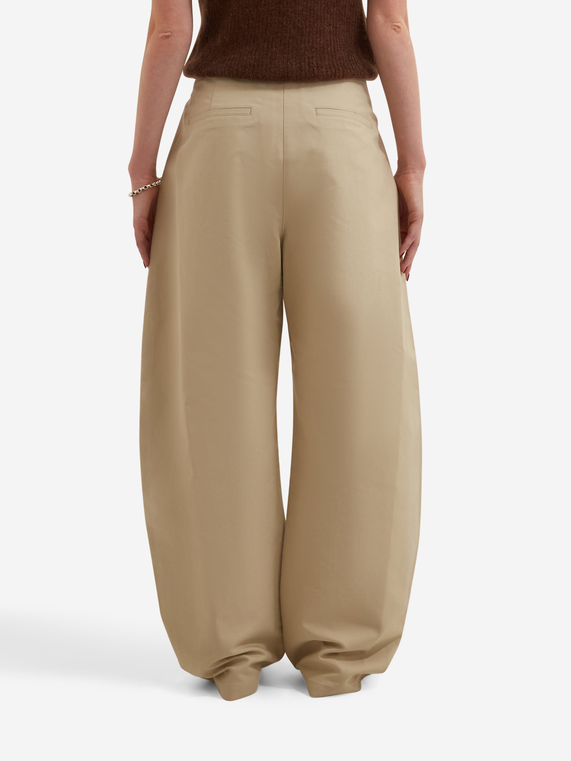 AMOMENTO Curved Leg Pants - Ivory – Goodhood