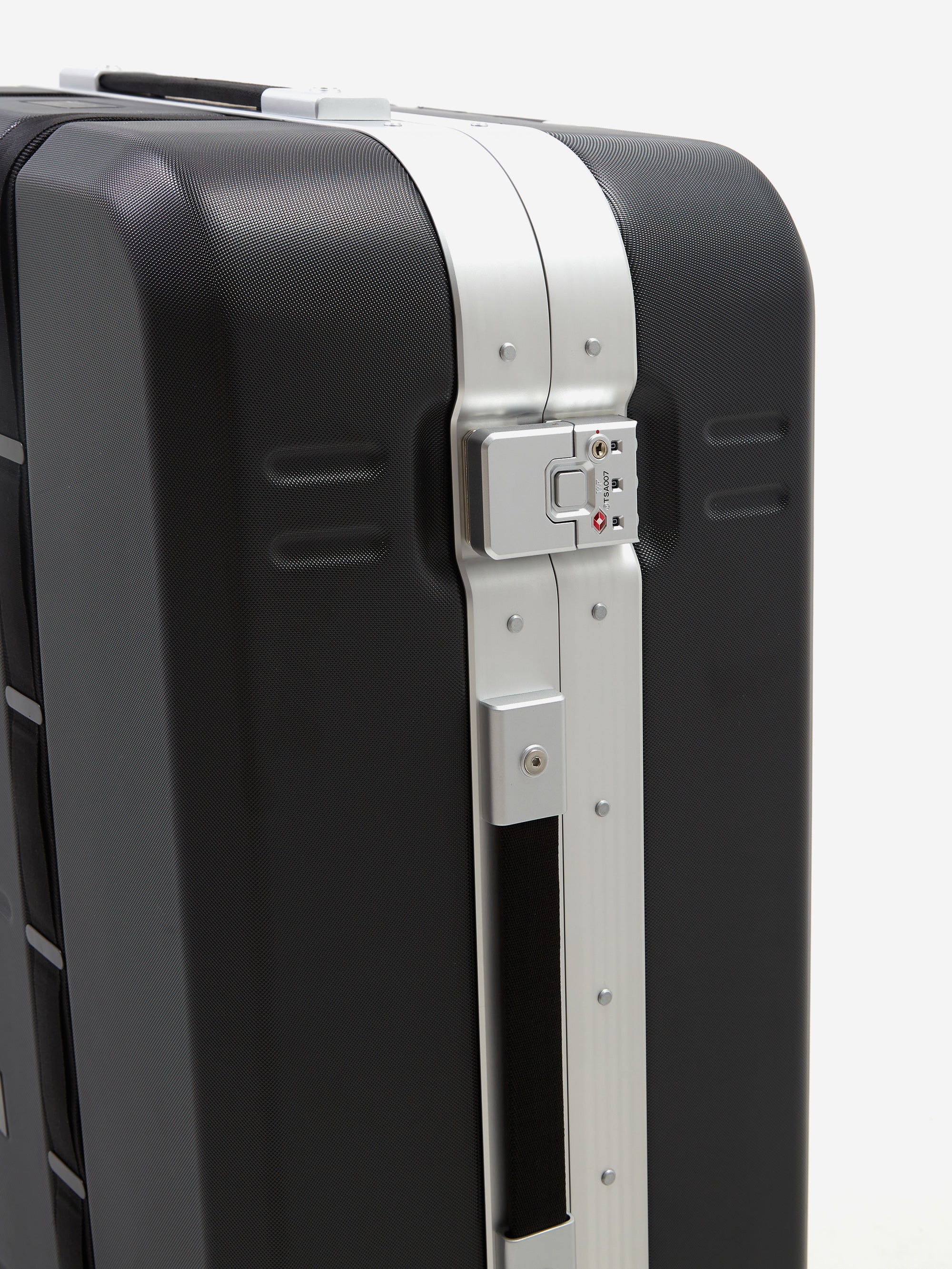 Db Ramverk Pro Check-in Luggage Large - Black/Silver – Goodhood