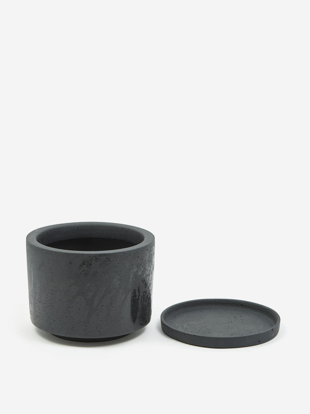 HAY Plant Pot With Saucer - Large - Black – Goodhood