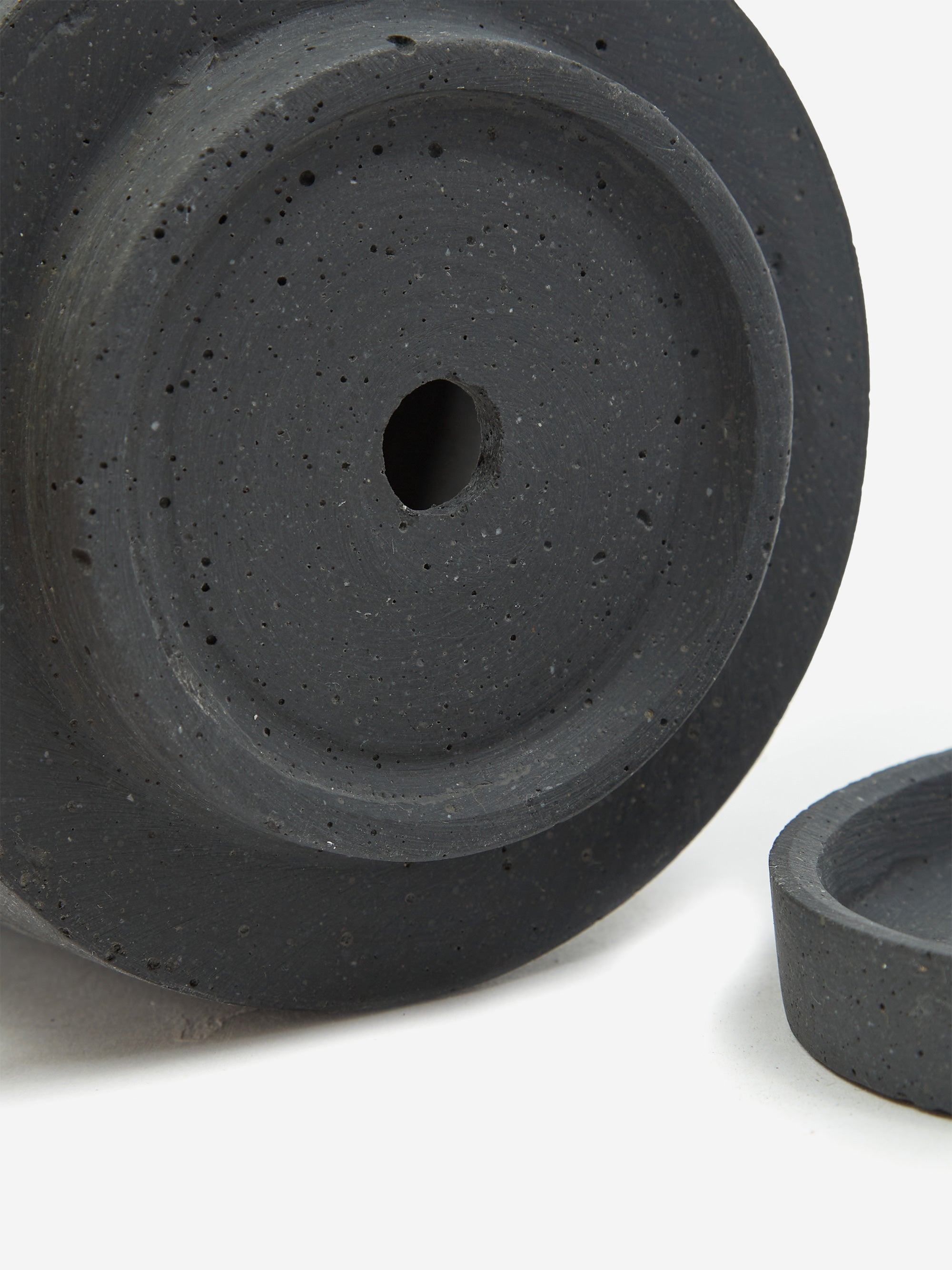 HAY Plant Pot With Saucer - Medium - Black – Goodhood