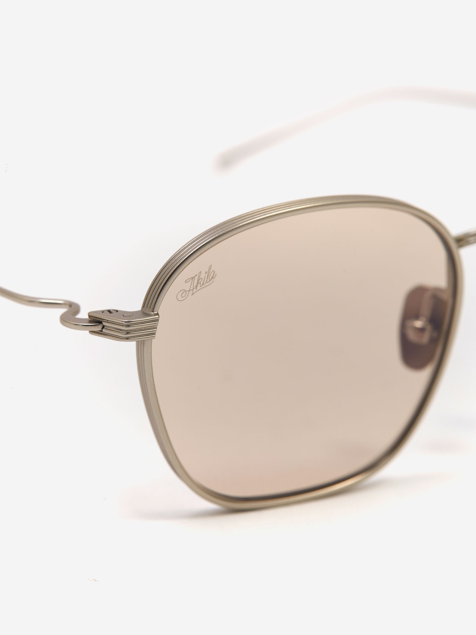 AKILA Osiris - Matte Silver/Beige – Goodhood