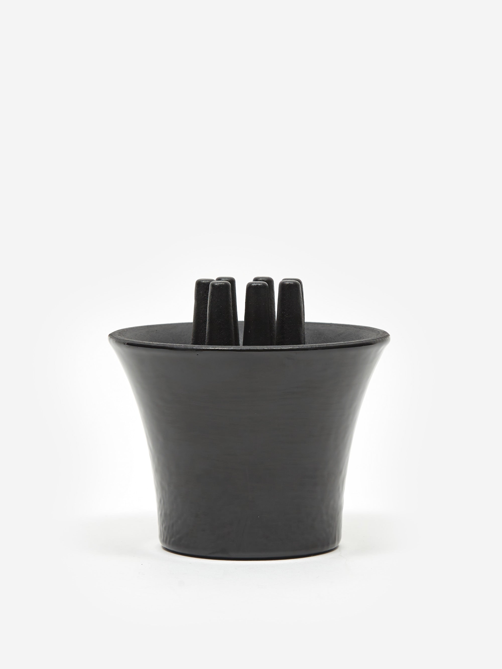 Houseplant by Seth Rogen - Spike Ashtray - Black – Goodhood
