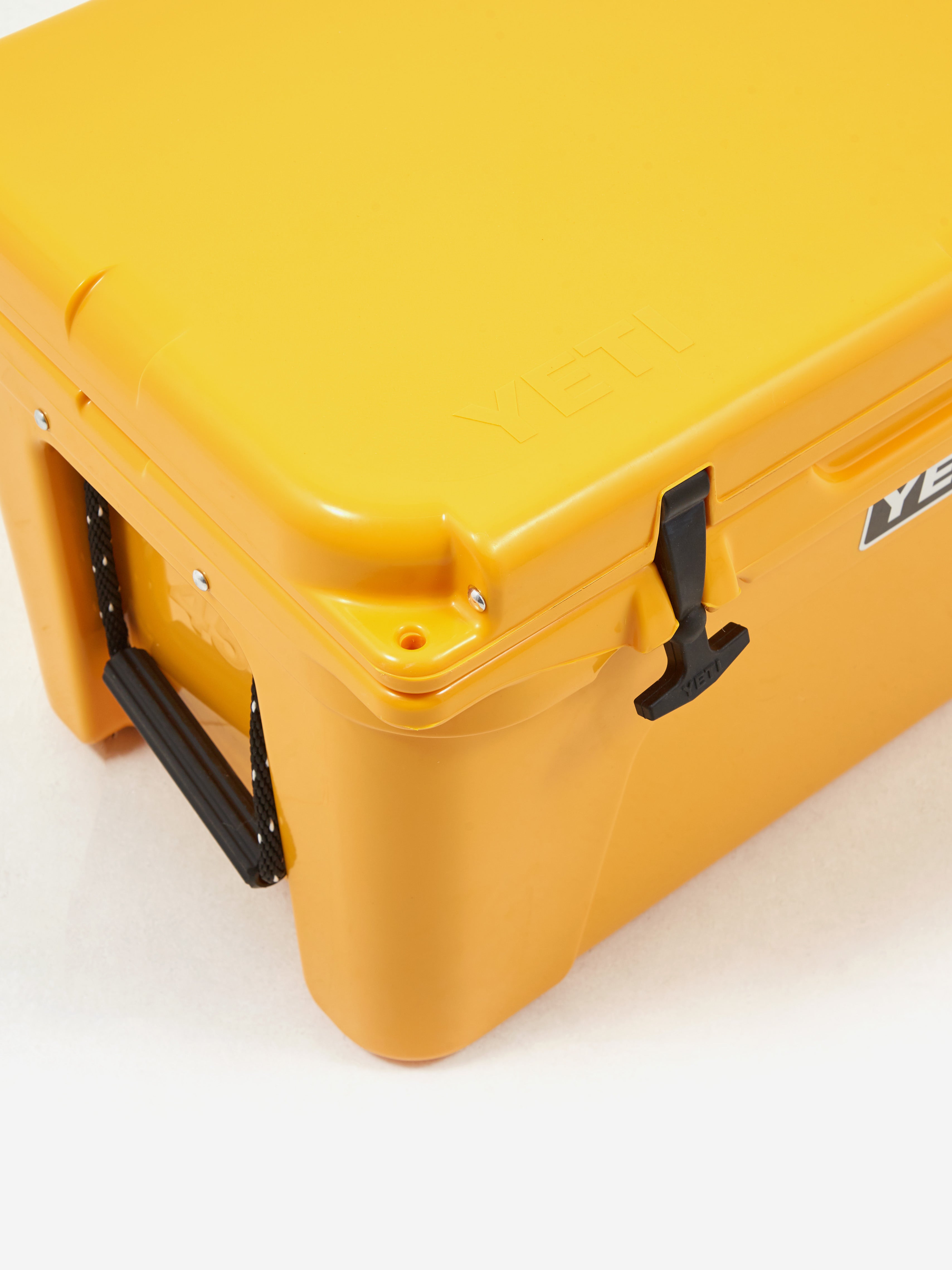 YETI Tundra 45 Cool Box - Alpine Yellow – Goodhood